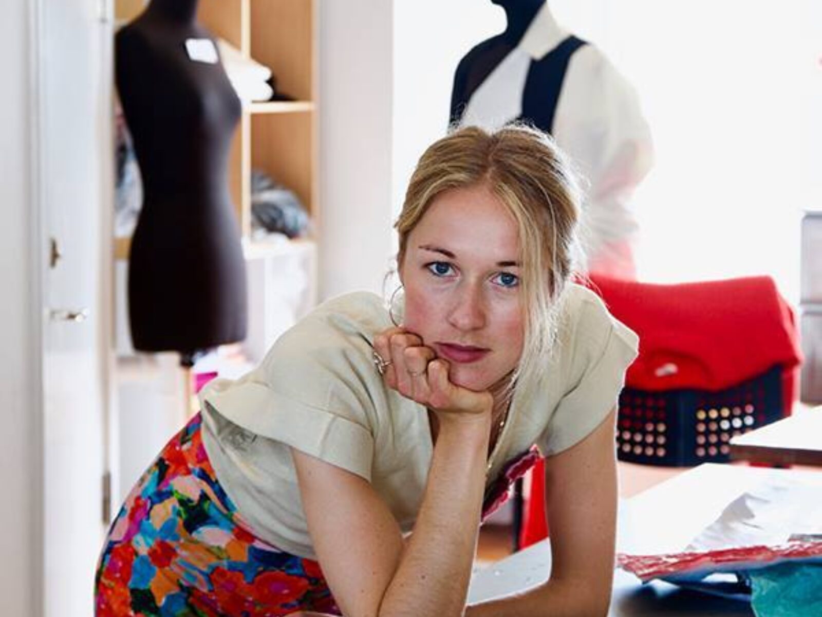 Biographie de l'artiste Ellen Hodakova | Le Bicolore